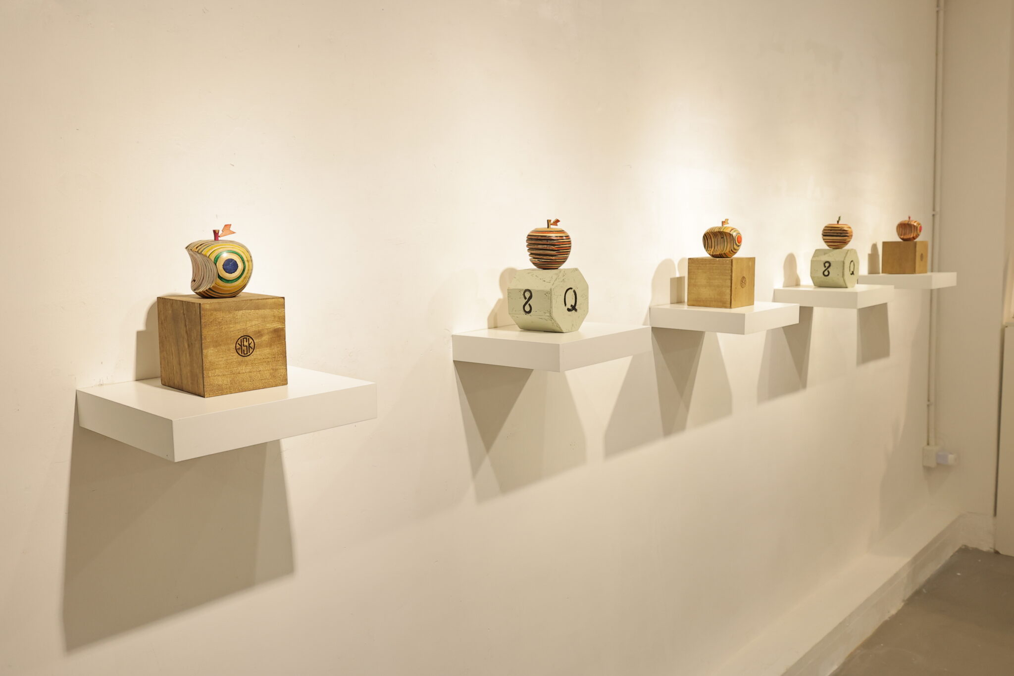 廢棄滑板以藝術型態再生｜輪迴転生 YSK_Quality 個展 - Art-Tech Talks