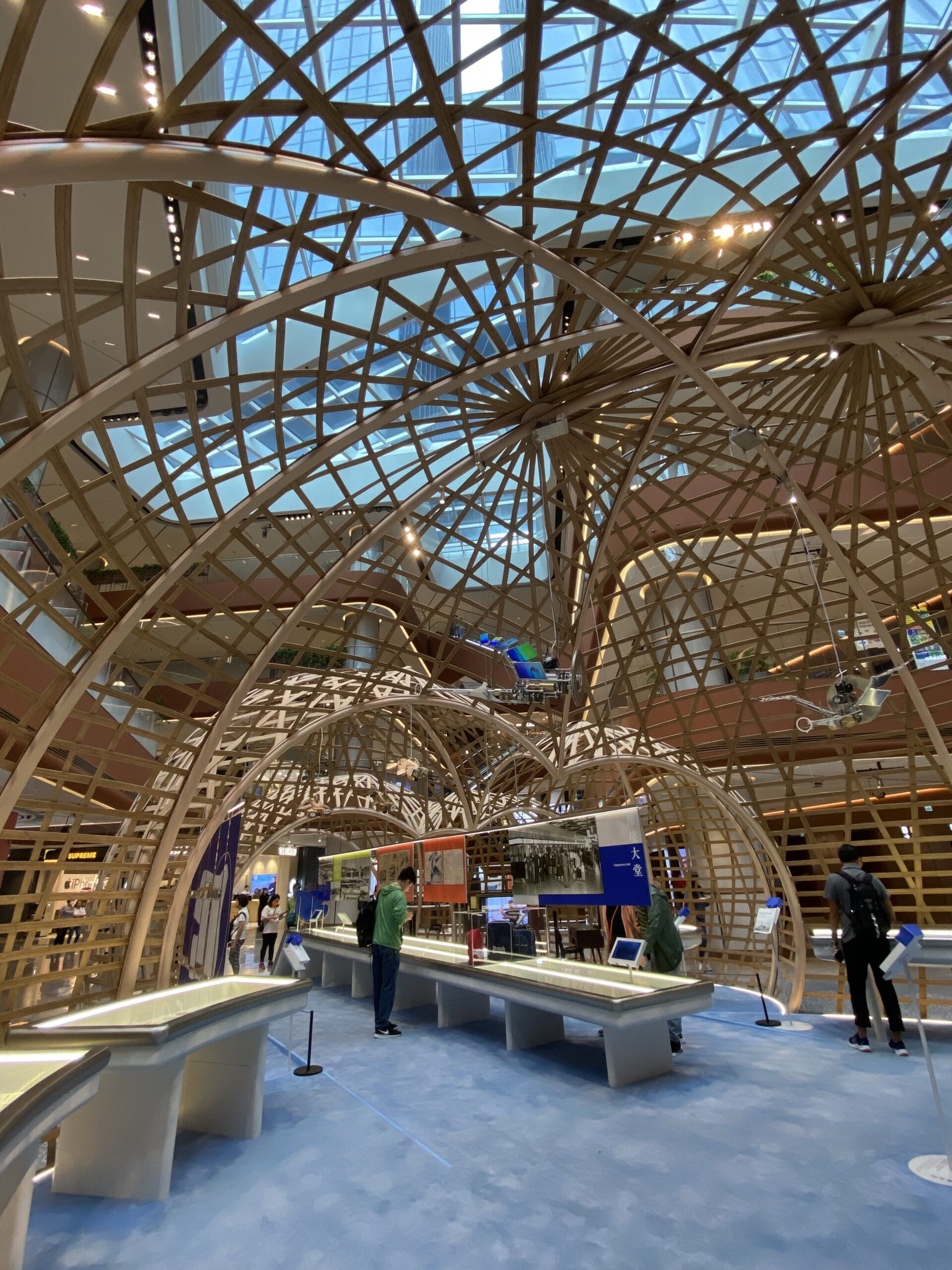 AIRSIDE開幕展覽「想飛」｜多媒體藝術展｜三部曲展現對飛行的想像｜重溫啟德機場往事 - Art-Tech Talks